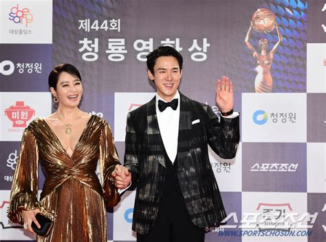 [청룡영화상] 김혜수 청룡의 여신 드레스픽은 골드 우아섹시의 정석