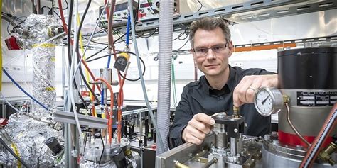Tracking Atom Clusters Helium And Laser Innovations