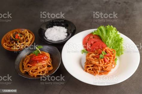 토마토 소스를 곁들인 식욕을 돋우는 스파게티 이탈리안 파스타 0명에 대한 스톡 사진 및 기타 이미지 0명 건강한 생활방식 건강한 식생활 Istock