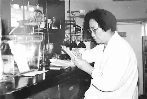 屠呦呦小传：拯救了几百万人，获诺贝尔获奖的“三无”科学家 百科ta说