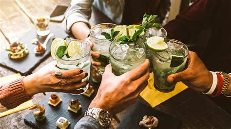 14 Classic Cocktails Everyone Should Try Once In Their Life
