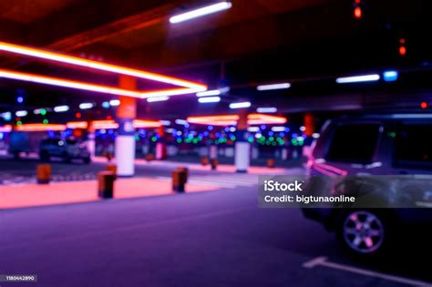 주차장에 흐린 자동차 보케가 배경을 밝힙니다 배경 추상 흐림 주차장 흐린 자동차 주차 및 보케 라이트 컨셉 0명에 대한 스톡 사진 및 기타 이미지 Istock