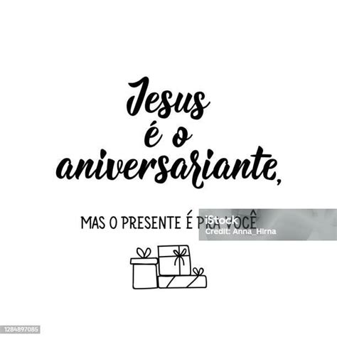 예수 생일 소년이지만 선물은 포르투갈어로 당신을위한 것입니다 글자 잉크 그림입니다 모던 한 브러시 서예 0명에 대한 스톡 벡터