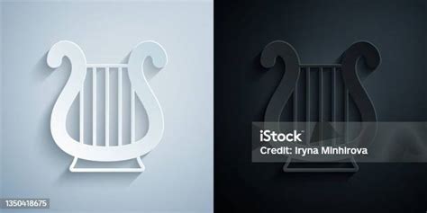 종이 회색과 검은 색 배경에 고립 된 고대 그리스 어 가사 아이콘을 잘라 클래식 악기 오헤스트라 현악 음향 요소 종이 아트 스타일 벡터 3차원 형태에 대한 스톡 벡터 아트
