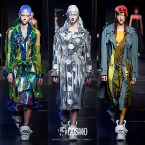 可以把衣服比喻成什么 和衣服有关的成语 衣服成堆 大山谷图库