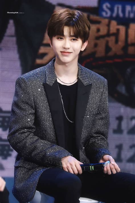 Pin By ℝ𝕠𝕔𝕙𝕚 On Xukun Chinese Boy Boy Groups Idol