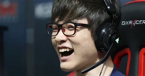 [포토]뱅 펜타킬에 활짝 웃는 페이커 이상혁