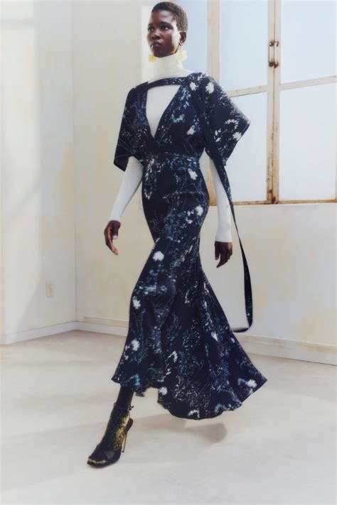 维多利亚贝克汉姆 Victoria Beckham 2023早秋系列Lookbook 天天时装 口袋里的时尚指南