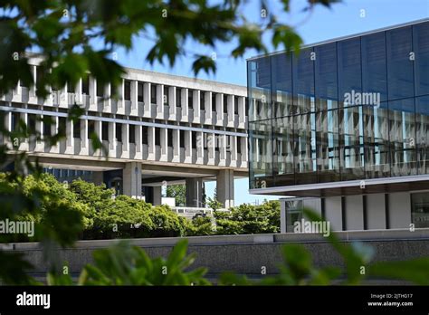 Simon Fraser University View Of The Academic Quadrangle And The Student Union Building Stock