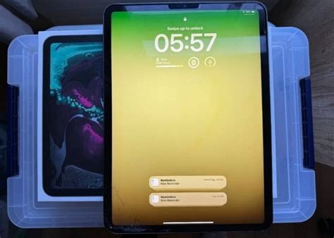 ZappAds IPad Pro 11 Inch 1st Gen 256 GB Wi Fi CRACKED Glass See Pics A1980