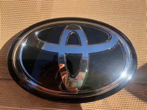 Toyota 純正レーダーエンブレム 53141 42020 中古 メルカリ