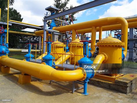 산업용 가스 분배 파이프라인 스테이션 노란색 파이프 튜브 밸브 및 장비 역에 대한 스톡 사진 및 기타 이미지 역 천연가스 금속 Istock
