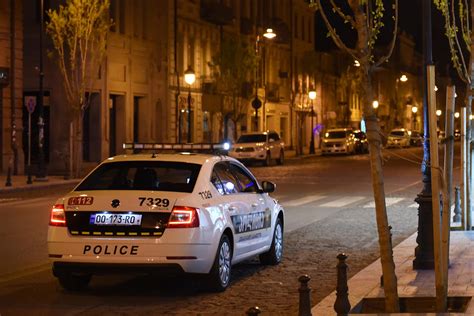 პოლიციელი გმირია Home Facebook