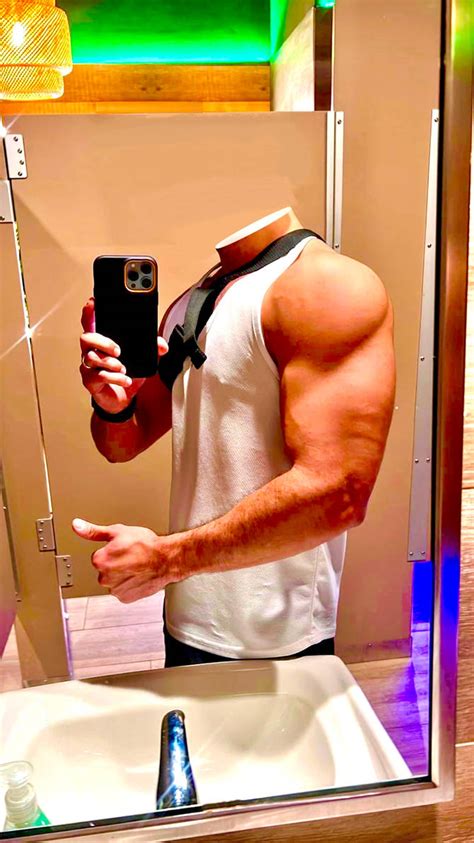 Headless Gym Bod By Rojovo On Deviantart