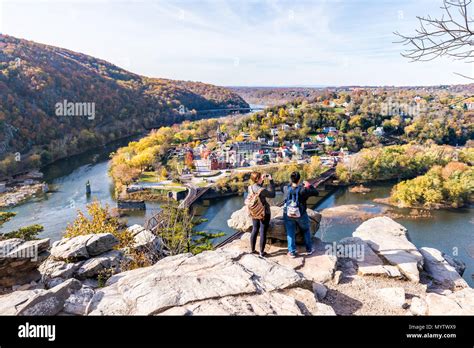 Harpers Ferry Usa November 11 2017 Overlook With Hiker People Women Couple Colorful