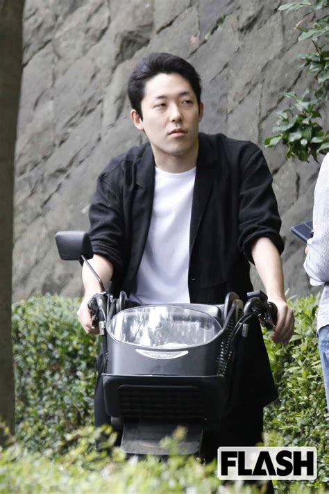 中田敦彦「松本人志批判」から10日ぶりに沈黙破るも内容は「ボケ」に終始 相方もあきれるヘラヘラぶり Smart Flash スマフラ