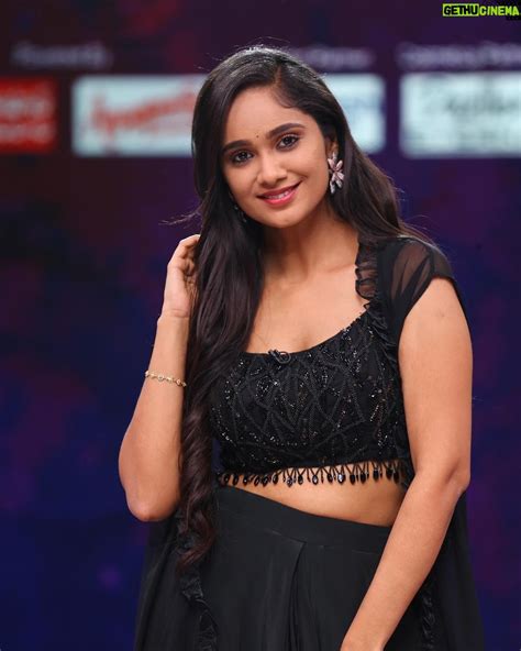 tejaswini gowda instagram 🖤 styling harinireddym outfit sr label by yaminireddy jewellery