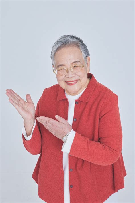 おばあちゃん 後期高齢者芸人、おばあちゃん初の著書発売「ひまができ 今日も楽しい 生きがいを」 [画像ギャラリー 3 3] お笑いナタリー