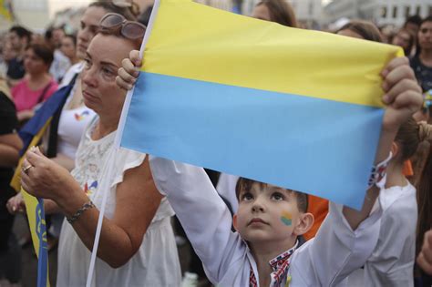 Зміни до закону про допомогу українцям карта побиту на три роки і скасування деяких пільг