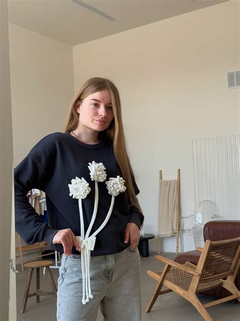 Костюми худі пуховики жилетки Світшот «Незалежність 2000 грн S M L Xl Xxl Колір