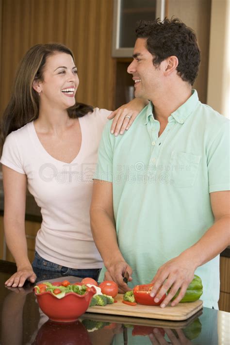 30秒高清图片 夫妻俩一起做饭 夫妻俩一起做饭图片免费下载 5142425546 千图网pro