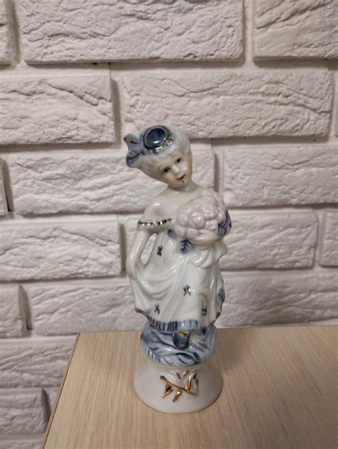 Винтаж статуэтка дама с цветами — цена 365 грн в каталоге Статуэтки Купить товары для дома и