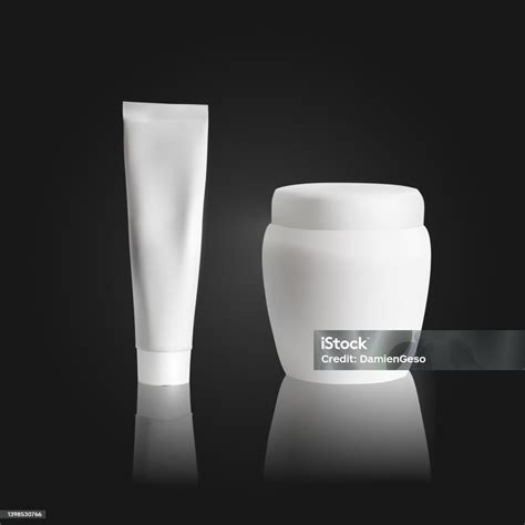 검은 배경에 크림 튜브 모형 화장품 항아리 모형 벡터 일러스트 레이 션 0명에 대한 스톡 벡터 아트 및 기타 이미지 0명 3차원 형태 가루로 빻은 Istock