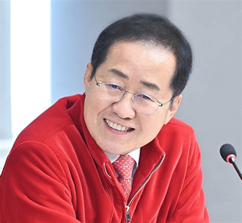 홍준표 시장 尹 석방 관저 복귀 바른 결정중도층 악재 여부 계산할 때 아냐