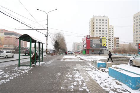 Зөвшөөрөлгүй байрлуулсан ТҮЦ үүдийг нүүлгэн шилжүүлж байна