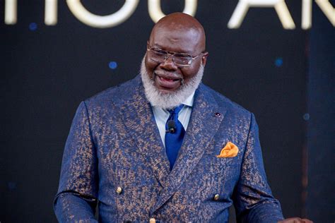 Bishop T D Jakes Suffers Medical Emergency While Delivering Sunday Sermon Details V B N N E