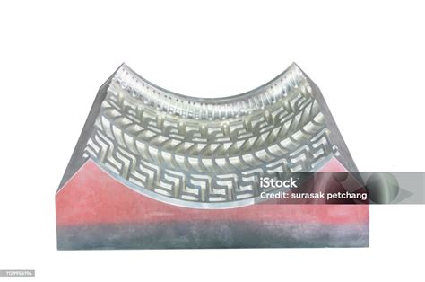 고무 사출 금형의 한 부분 타이어 Cnc 머시닝 센터 클리핑 경로와 흰색 배경에 고립에서 만든 전송 산업에 대 한 캐스팅 0명에 대한 스톡 사진 및 기타 이미지 Istock