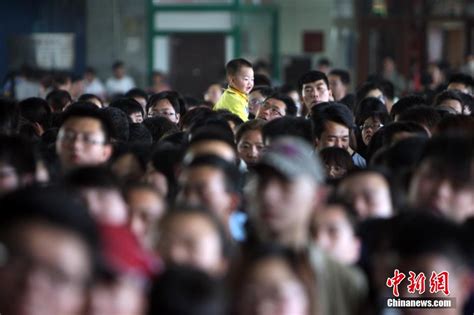 各地迎五一小长假出行高峰 组图 图片中国中国网