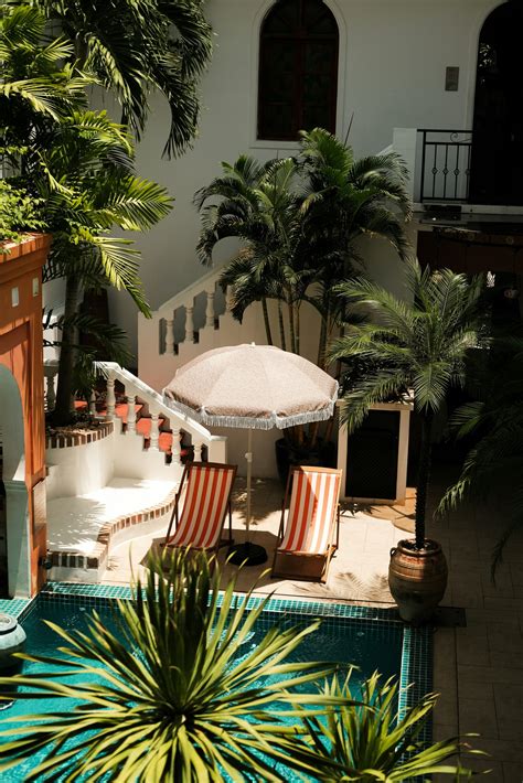 Popup Ft Carousel And Blurred Background Overlay Templatepreview