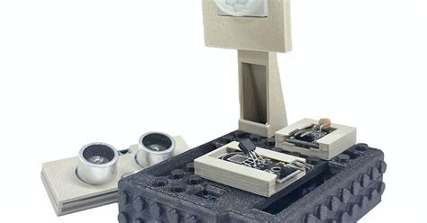 Microcontroller R3 Case With Ldr Pir Ultrasonic And Dalas Sensors
