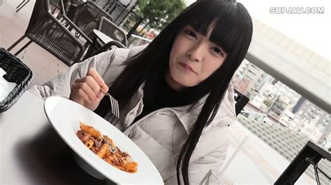 みずきまおちゃん進路に迷った子羊。顔かわいい、スレンダー、天然爆乳、男の願望を全てを兼ね備えた18歳。sexは好きだから。。。なーんに