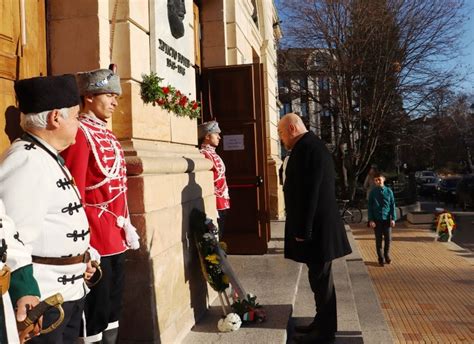 Анатоли Станев пред учениците от СУ „Христо Ботев“ Търпението и равнодушието никога не са били