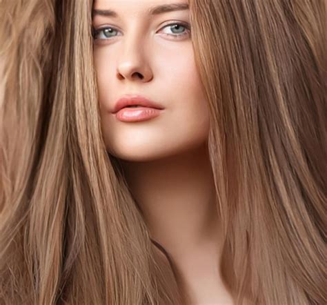 Peinado Belleza Y Cuidado Del Cabello Hermosa Mujer Con Largo Cabello