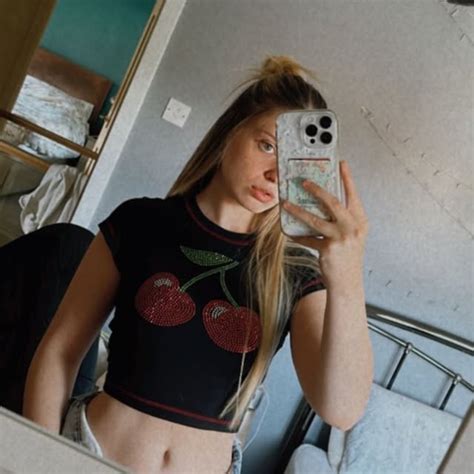 Lizzy Lizzyy Reads On Threads Lizzy Lizzyy Reads On Threads