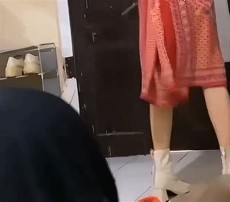 Viral Cewek Fashion Show Di Kamar Cuma Pakai Daster Netizen Berebut