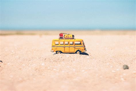 무료 이미지 봉고차 공항 아이 장난감 귀엽다 시원한 노랑 좋은 바닷가 모래 하늘 조직 모험 도로 여행