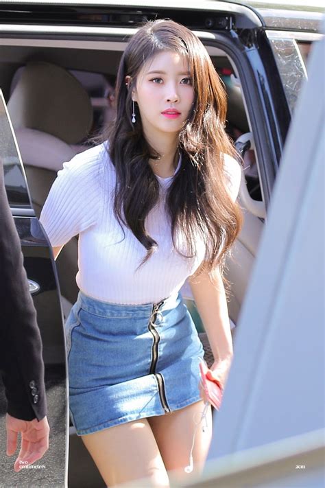 Female Idol Chopped Off Her Signature Long Hair For The First Time Since Debut