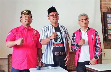 Psi Tempel Prabowo Subianto Guntur Romli Keluar Dari Partai