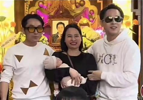 Con G I V Linh B Ng I Ph N I N Ng I Trong Cu C K R S T Nh Ai N M Gi U Tay