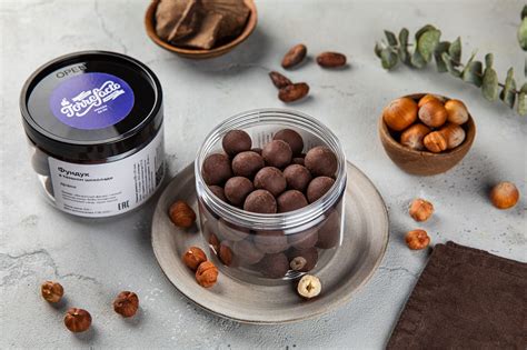 Обжаренный фундук в темном шоколаде купить в Москве цены на Обжаренный фундук в темном