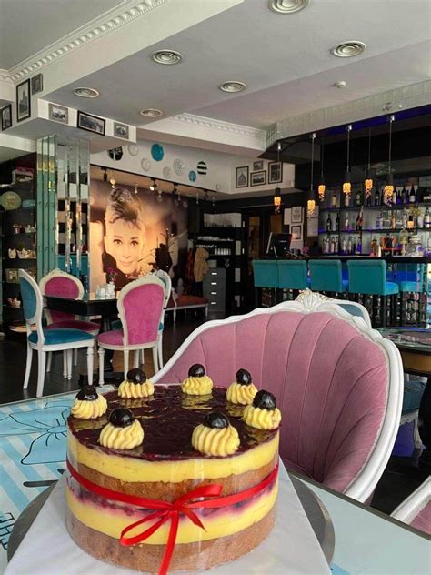 სიახლე ტიფანის უგემრიელესი ტორტები რომელიც წინასაწარი შეკვეთით მზადდება ხილის შოკოლადის ან