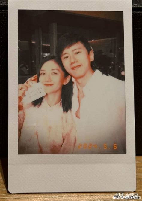 张杰晒照为谢娜庆生，娜姐靠老公怀里一脸甜笑，结婚12年甜如热恋 知乎