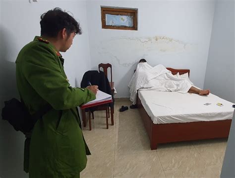 Bắt quả tang nhân viên quán Karaoke bán dâm