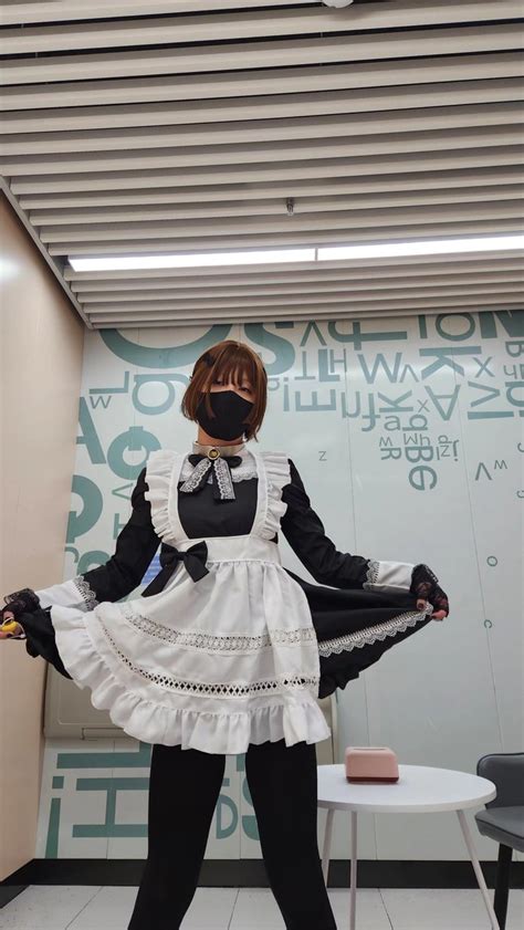 满月之夜 On Twitter 约会时的女仆装，以及约会完的果体围裙