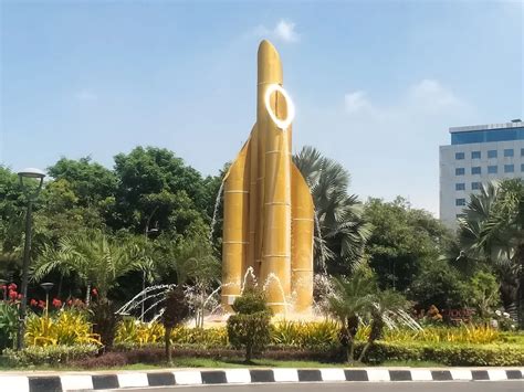 Monumen Bambu Runcing Daya Tarik Lokasi And Sejarahnya