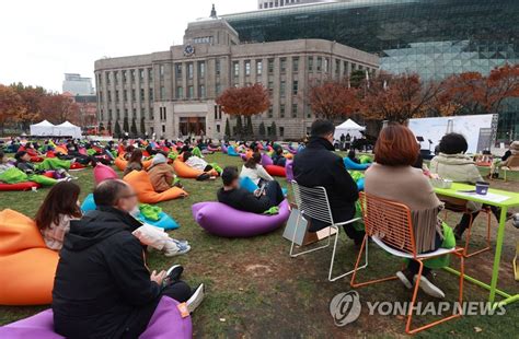 마음을 위로하는 책 읽는 서울광장 클래식 공연 연합뉴스